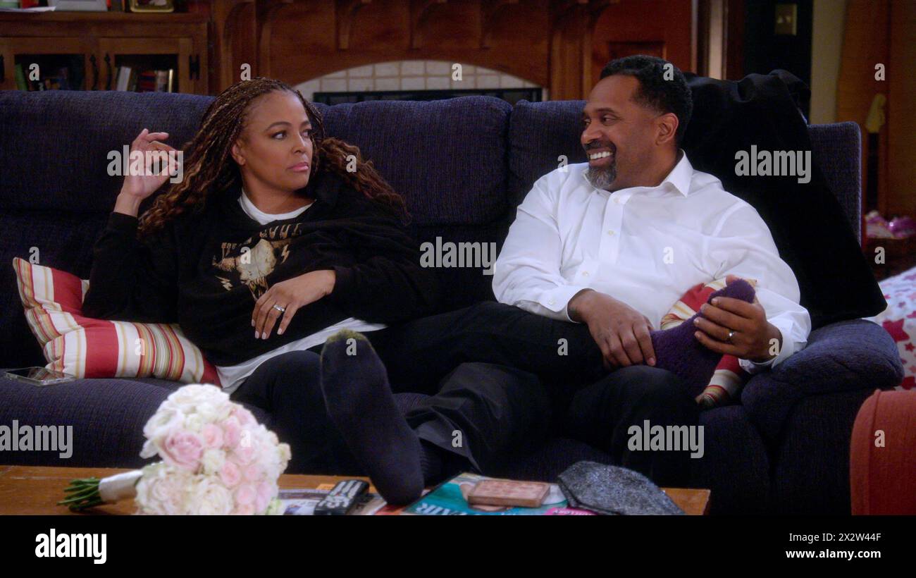 THE UPSHAWS, from left: Kim Fields, Mike Epps, (Season 5, ep. 503 ...