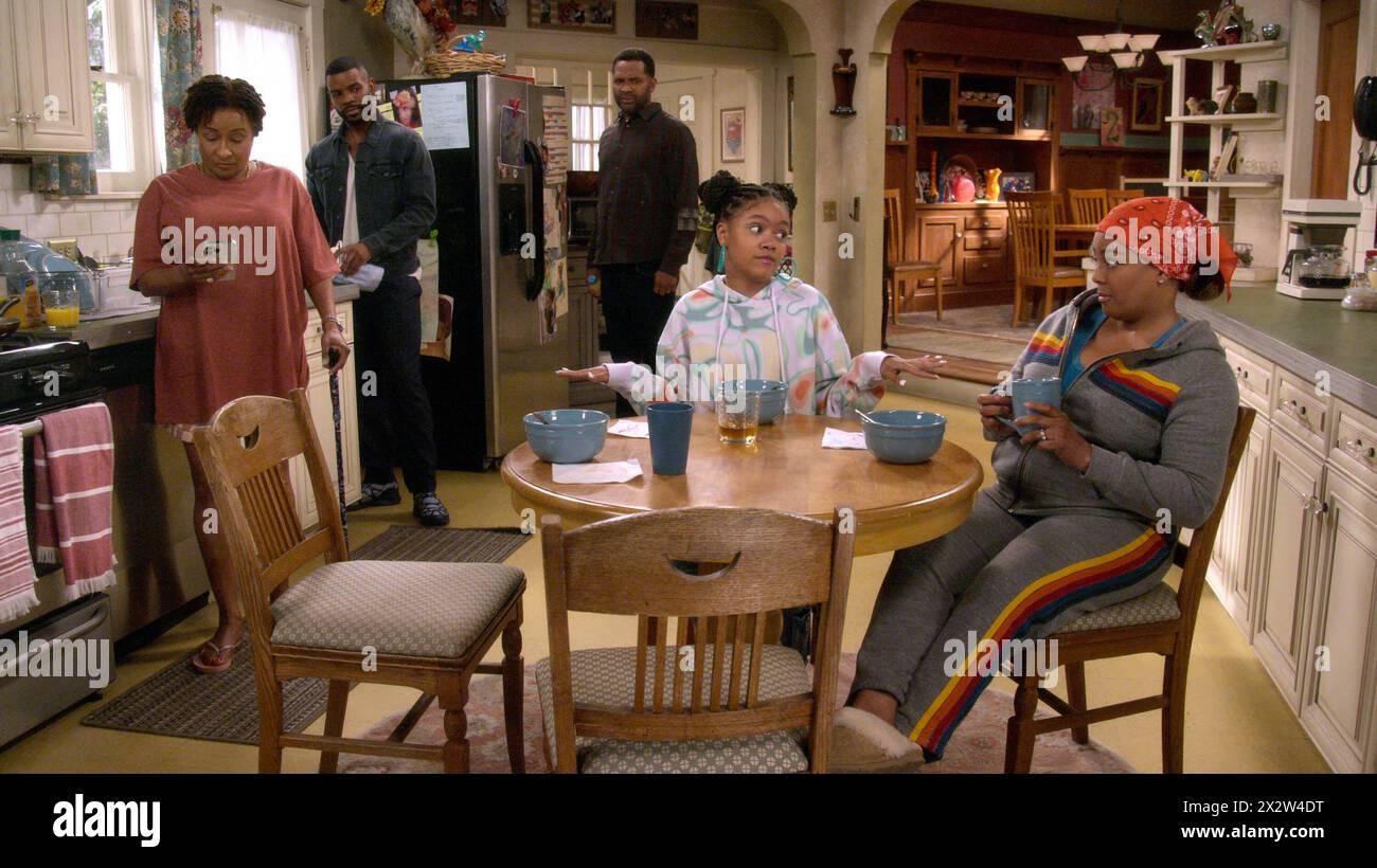 THE UPSHAWS, from left: Wanda Sykes, Jermelle Simon, Mike Epp, Khali ...