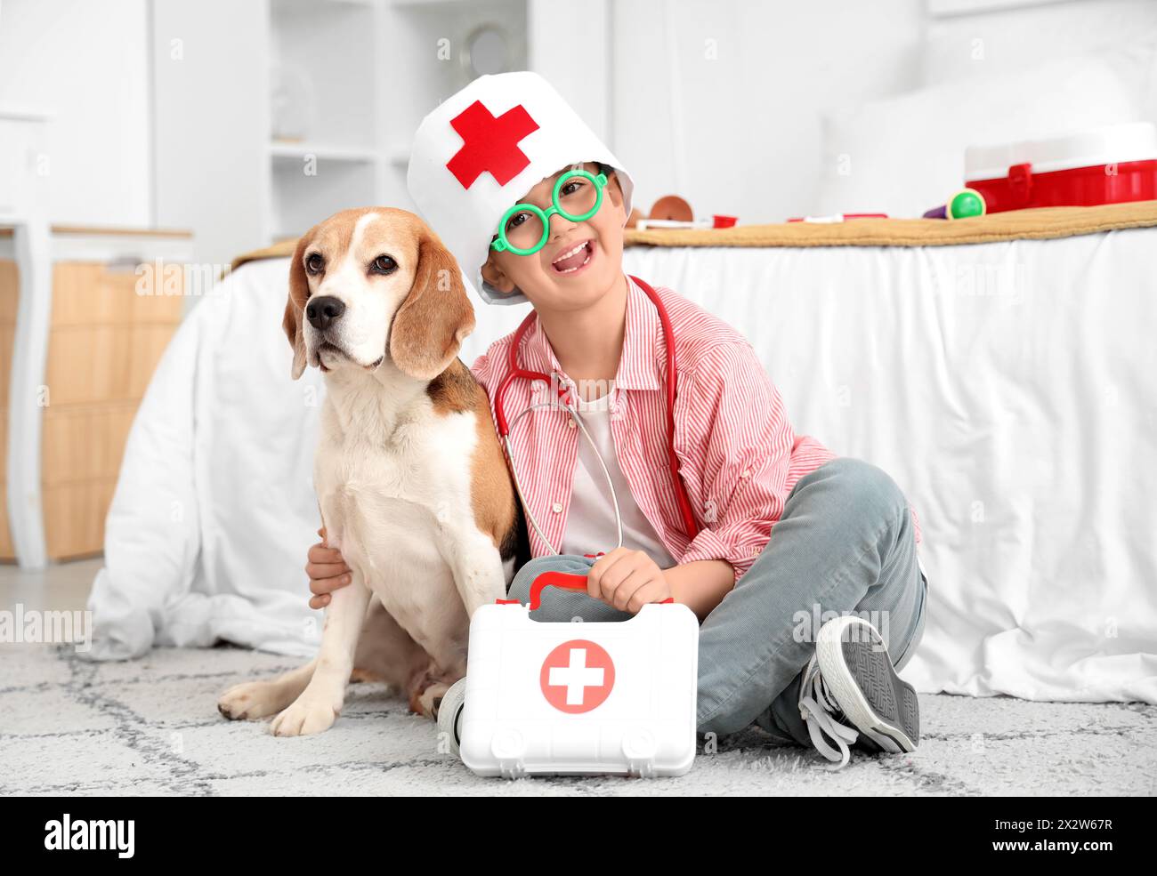 Child in first aid uniform hi-res stock photography and images - Alamy