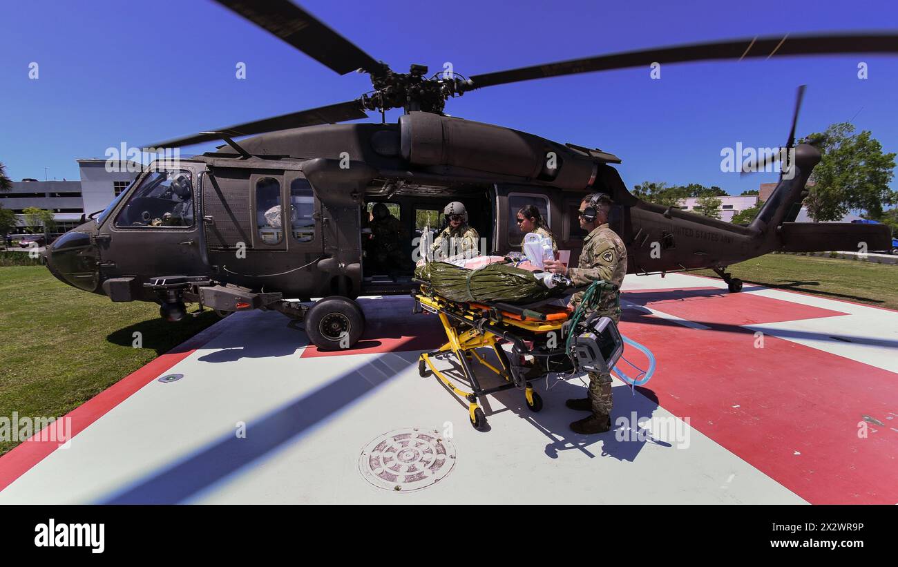 U.S. Soldiers assigned to Charlie Company, 2nd Battalion, 238th ...