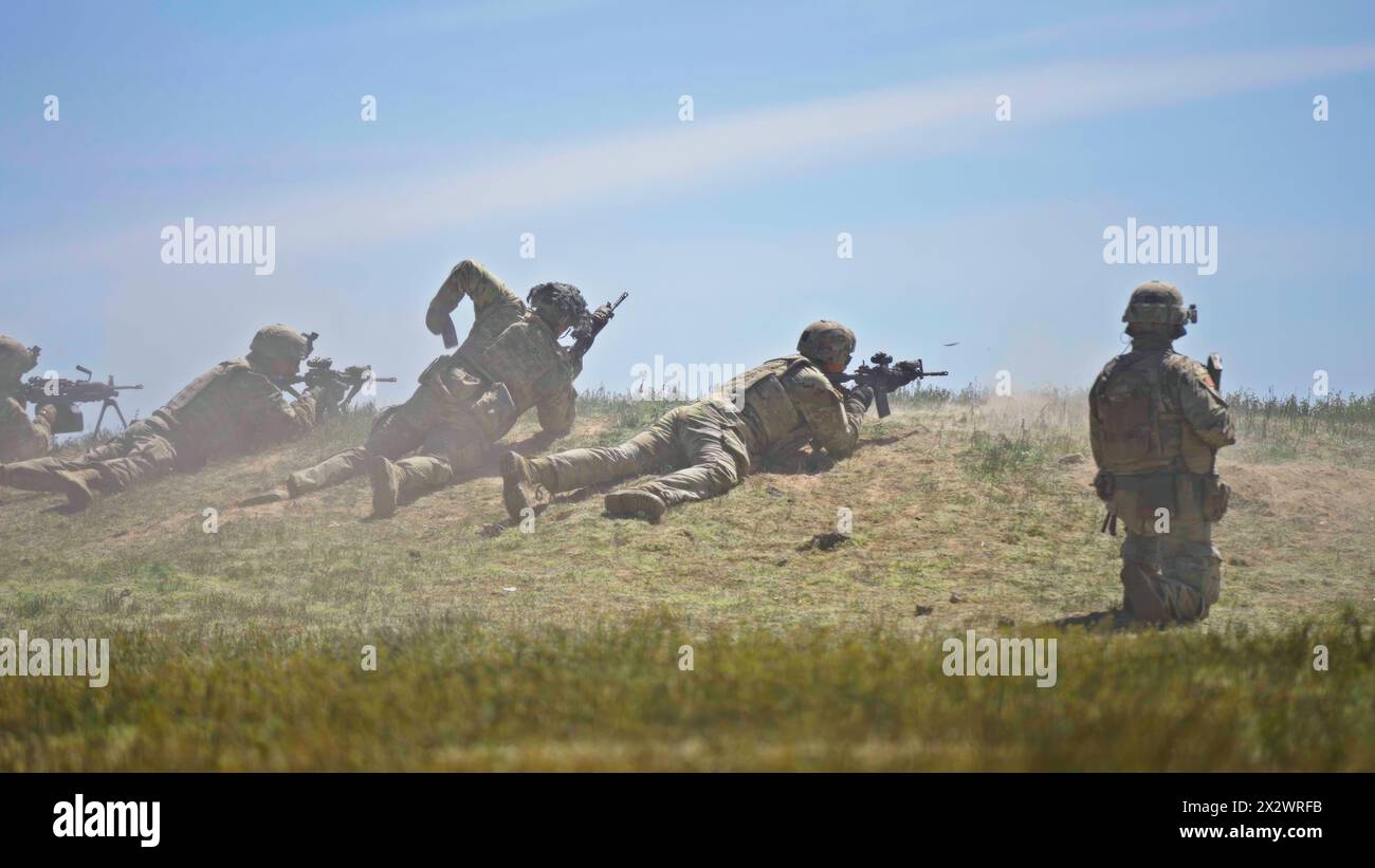 A fire team from the Oregon National Guard's 41st Infantry Brigade ...