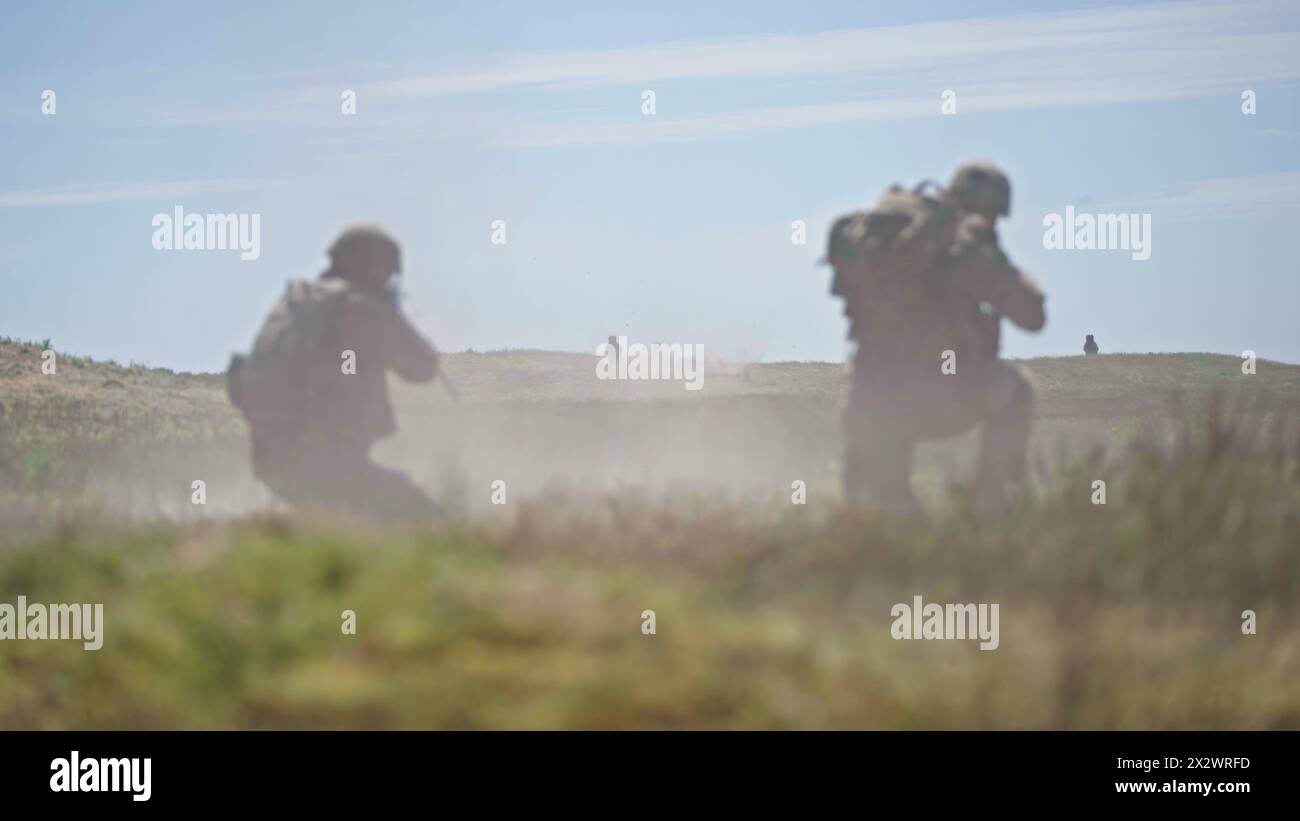 An infantry "battle buddy team" from the Oregon National Guard's 41st ...