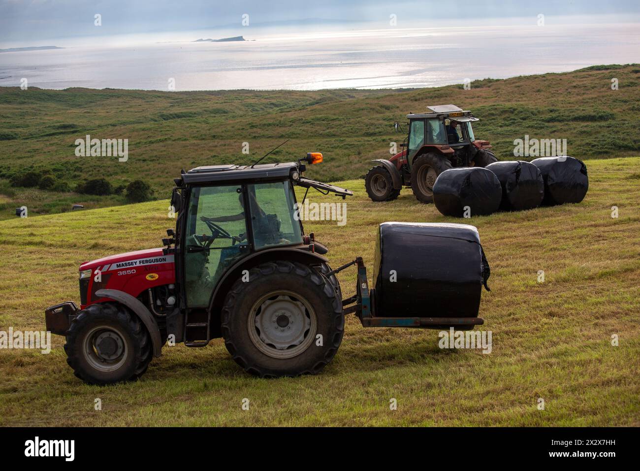 Tractors ireland hi-res stock photography and images - Alamy