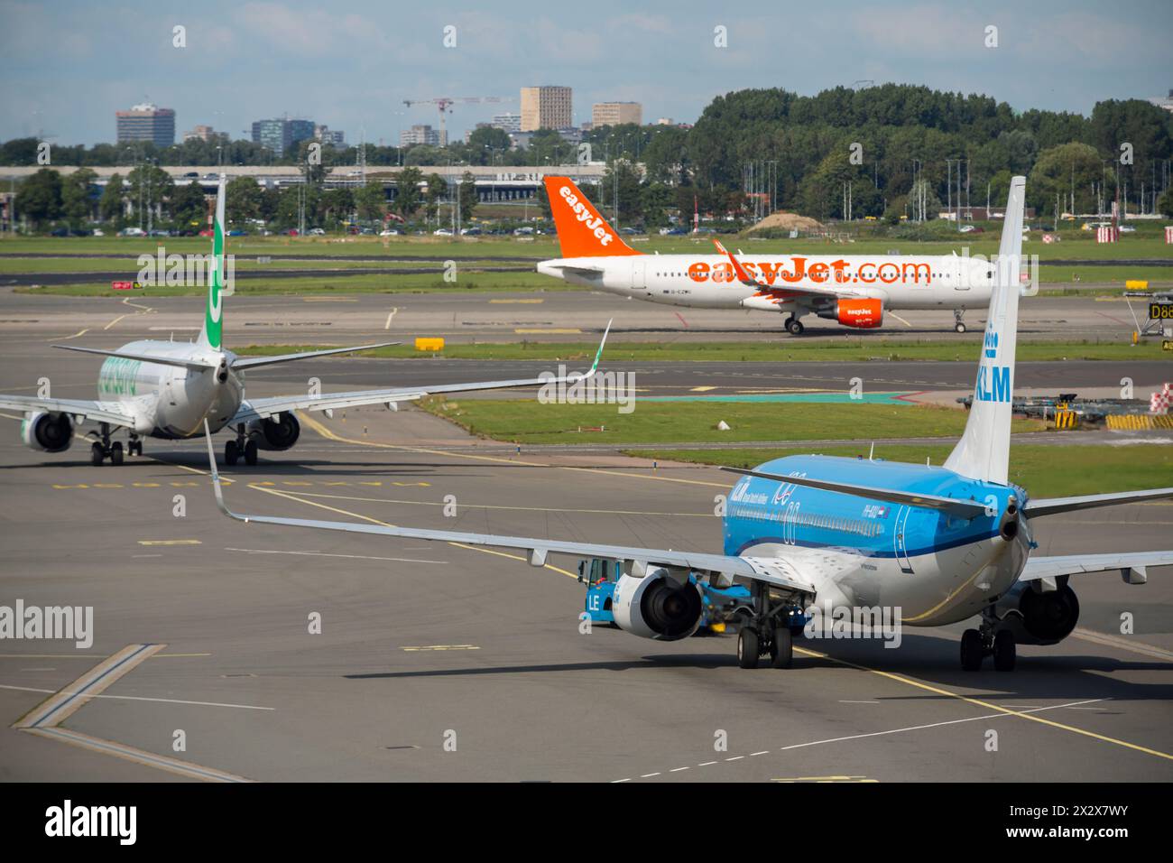 21.07.2019, Amsterdam, North Holland, Netherlands - Aircraft of various ...