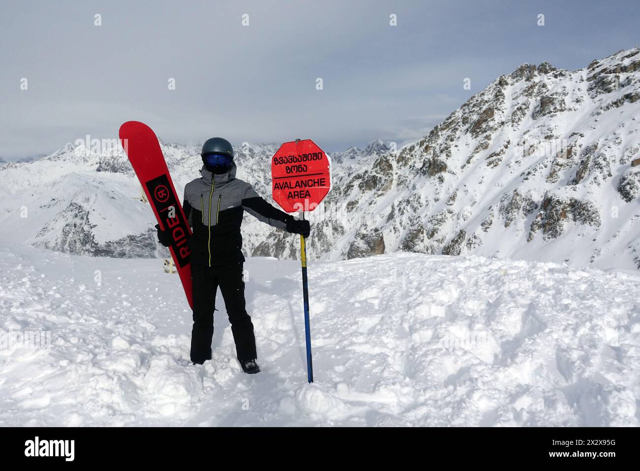Avalance warning sign hi-res stock photography and images - Alamy