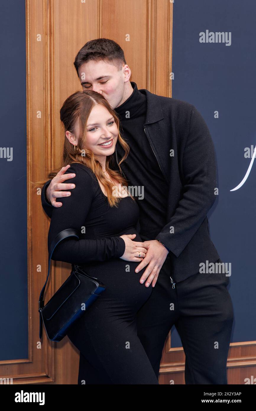 Amazon Prime Premiere - Maxton Hall - Die Welt zwischen uns Alina Moor ...