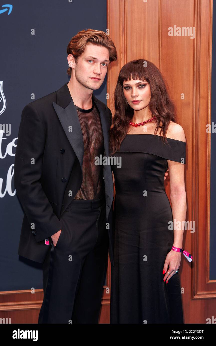 Amazon Prime Premiere - Maxton Hall - Die Welt zwischen uns Damian ...