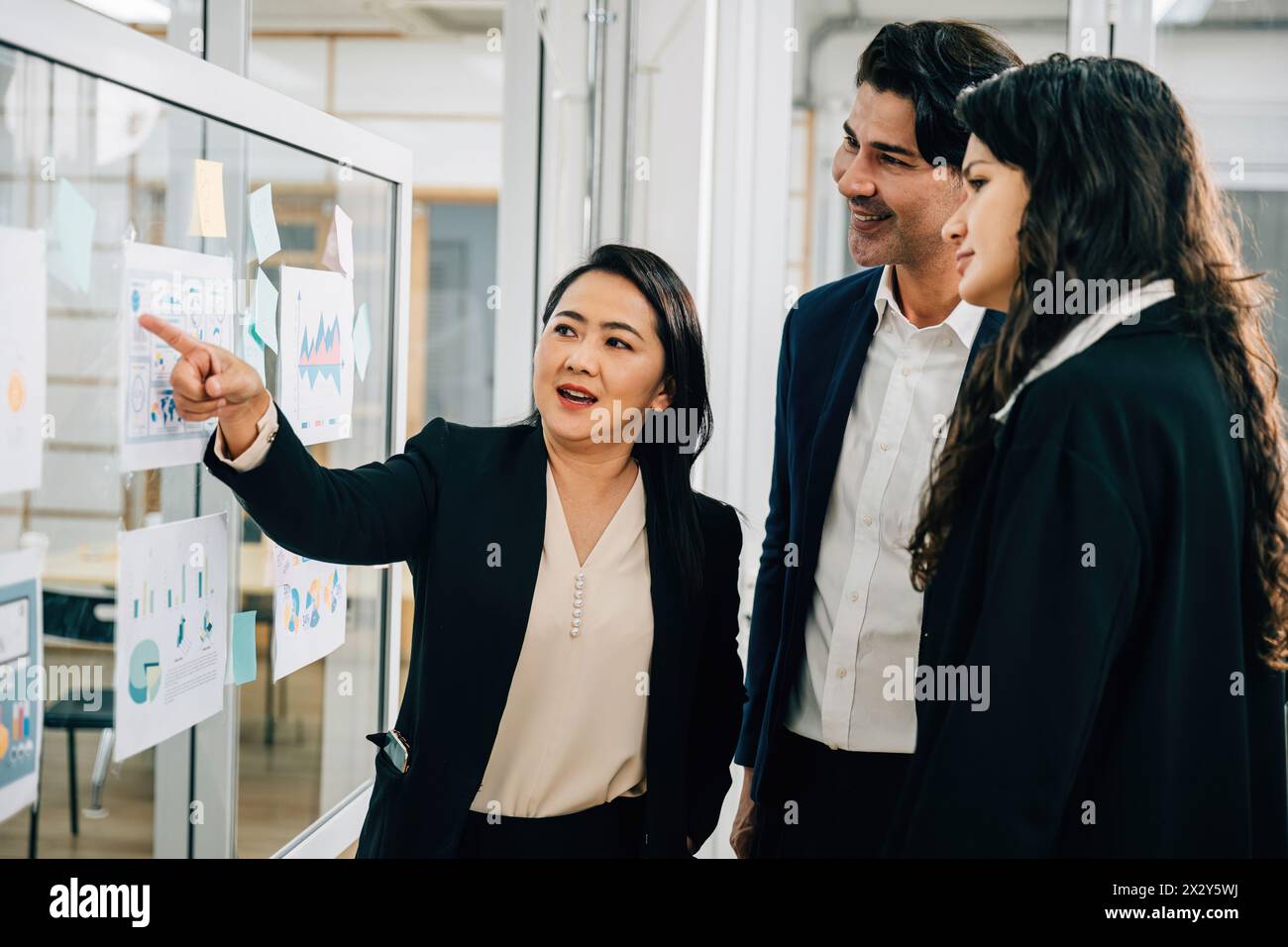 Group around whiteboard in office hi-res stock photography and images ...
