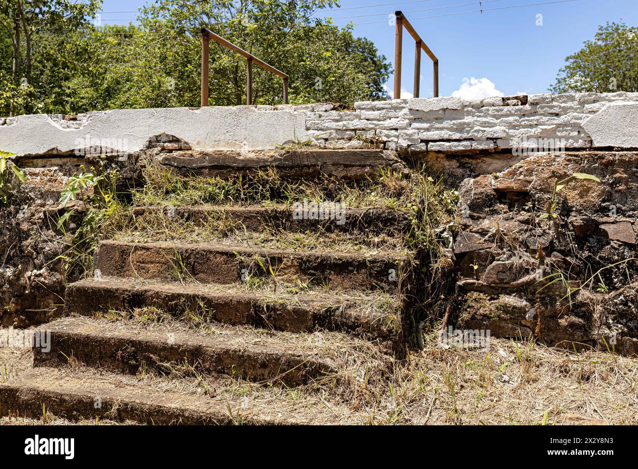 concrete stairs in old abandoned outdoor building Stock Photo - Alamy