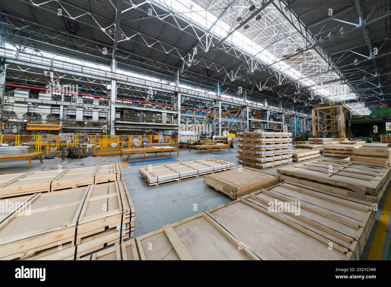 Packing sheets of aluminum in the manufacturing shop floor Stock Photo ...