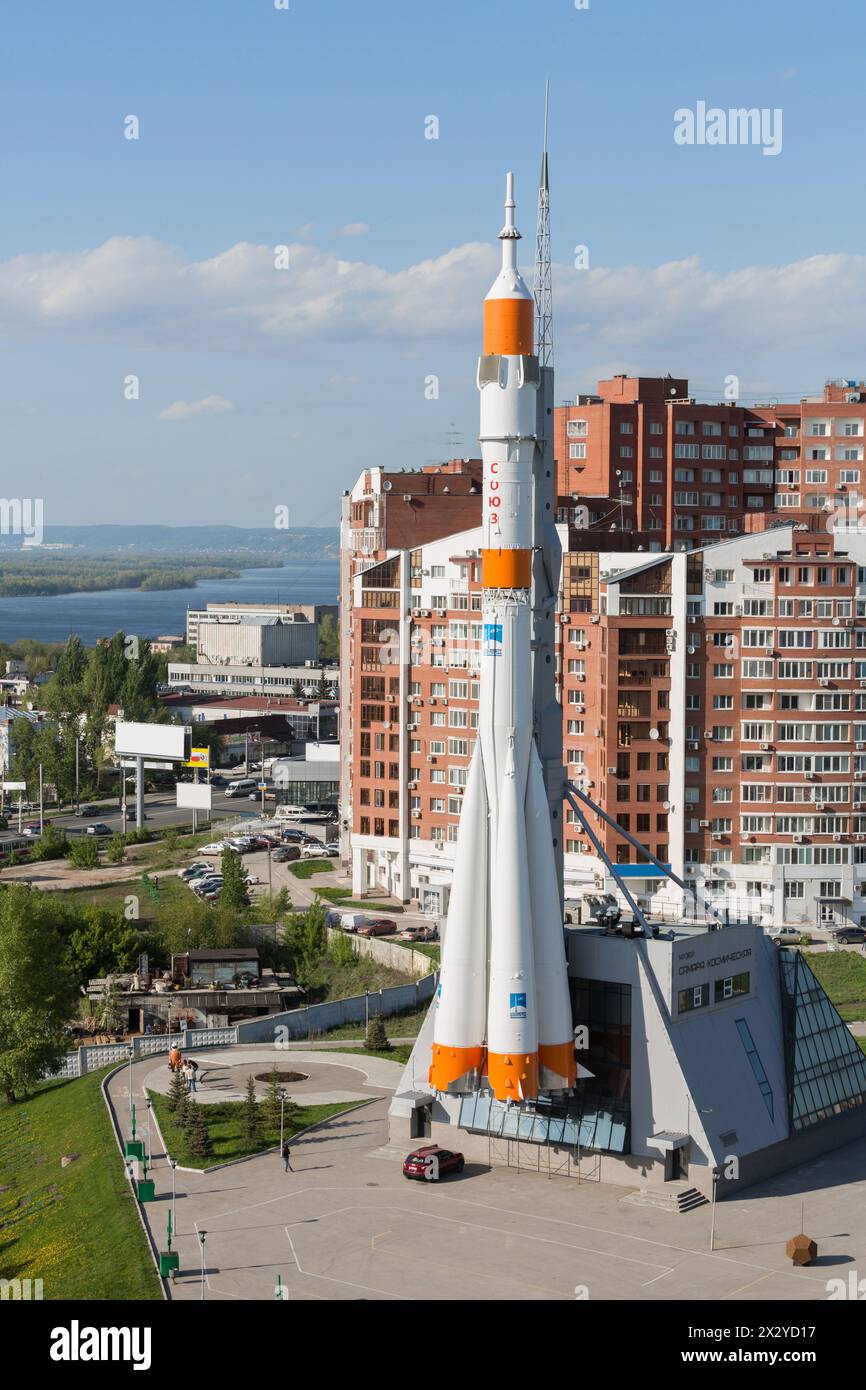 Flying height monument soyuz rocket hi-res stock photography and images ...