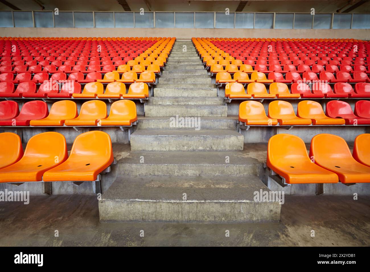 Red plastic track field track hi-res stock photography and images - Alamy