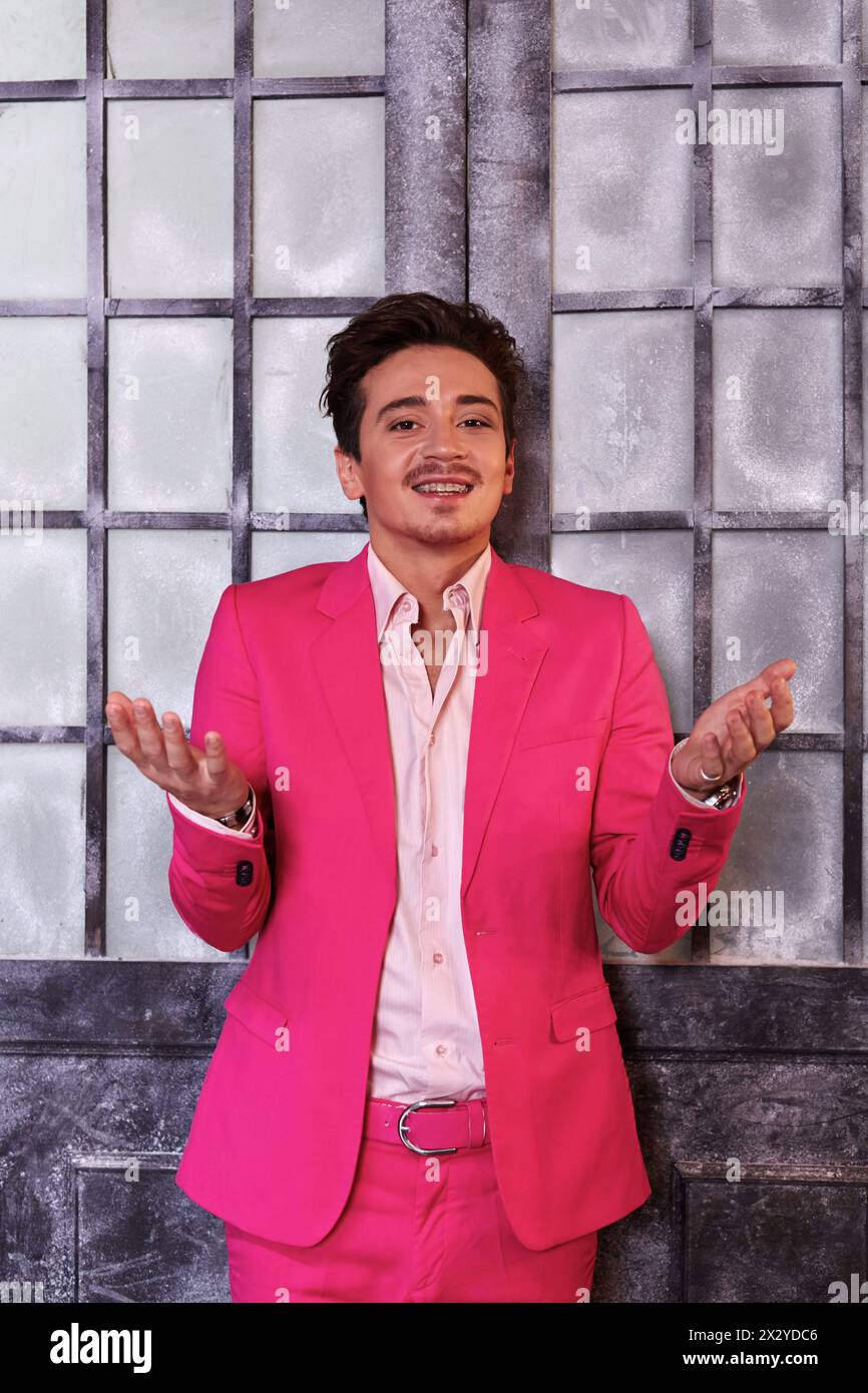 Man in pink suit throwing hi-res stock photography and images - Alamy