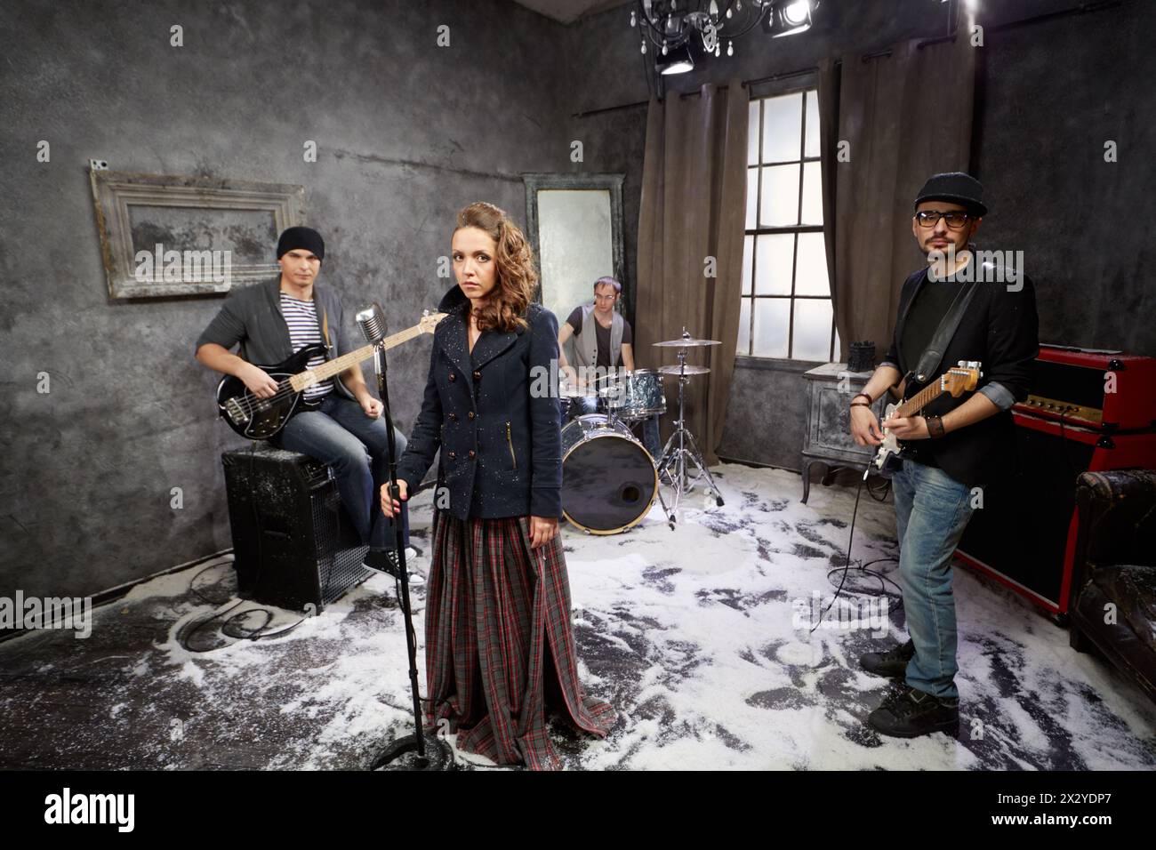 Music video band studio hi-res stock photography and images - Alamy