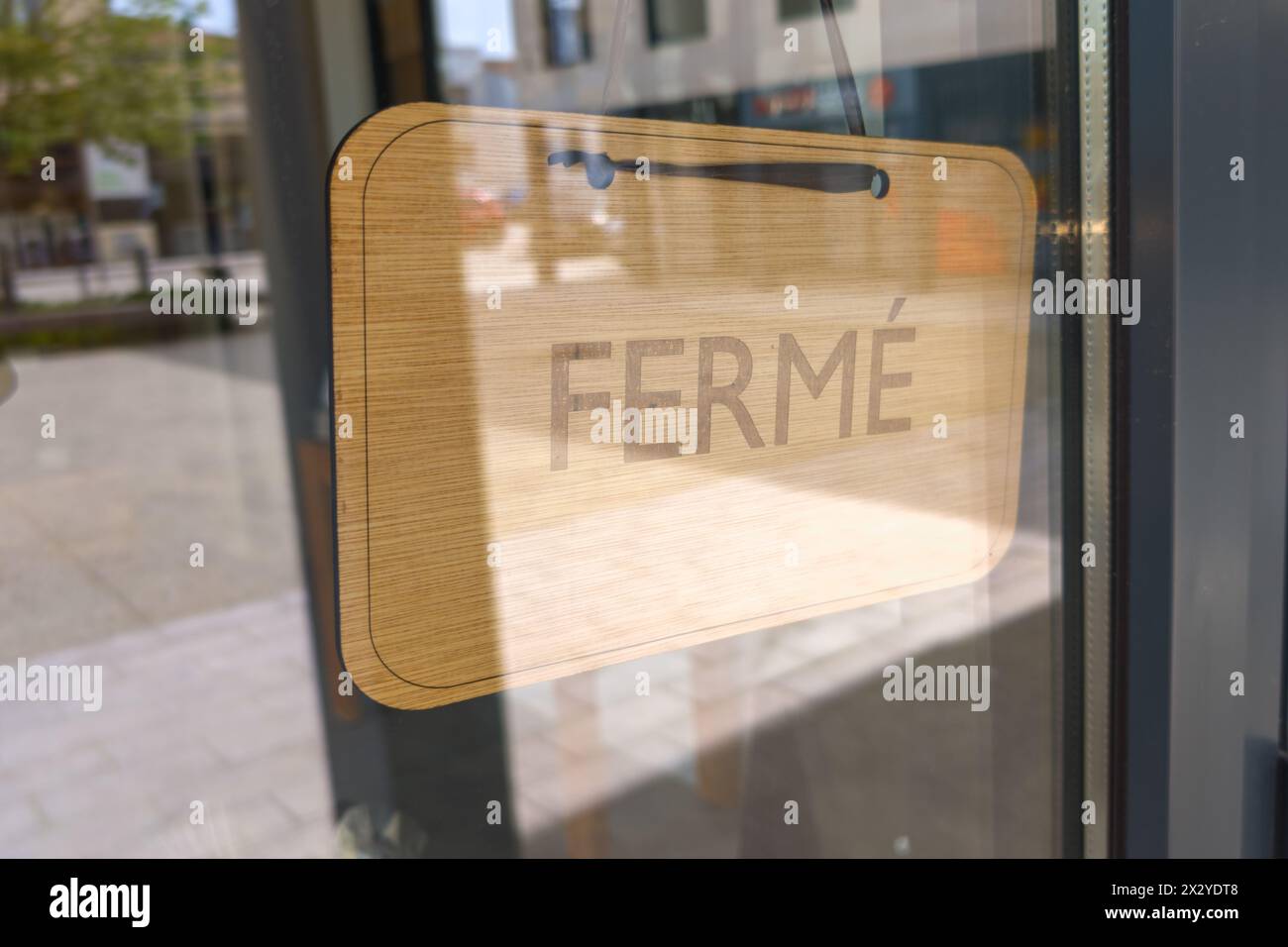 vintage wooden panel shop sign ferme french text means we are closed ...