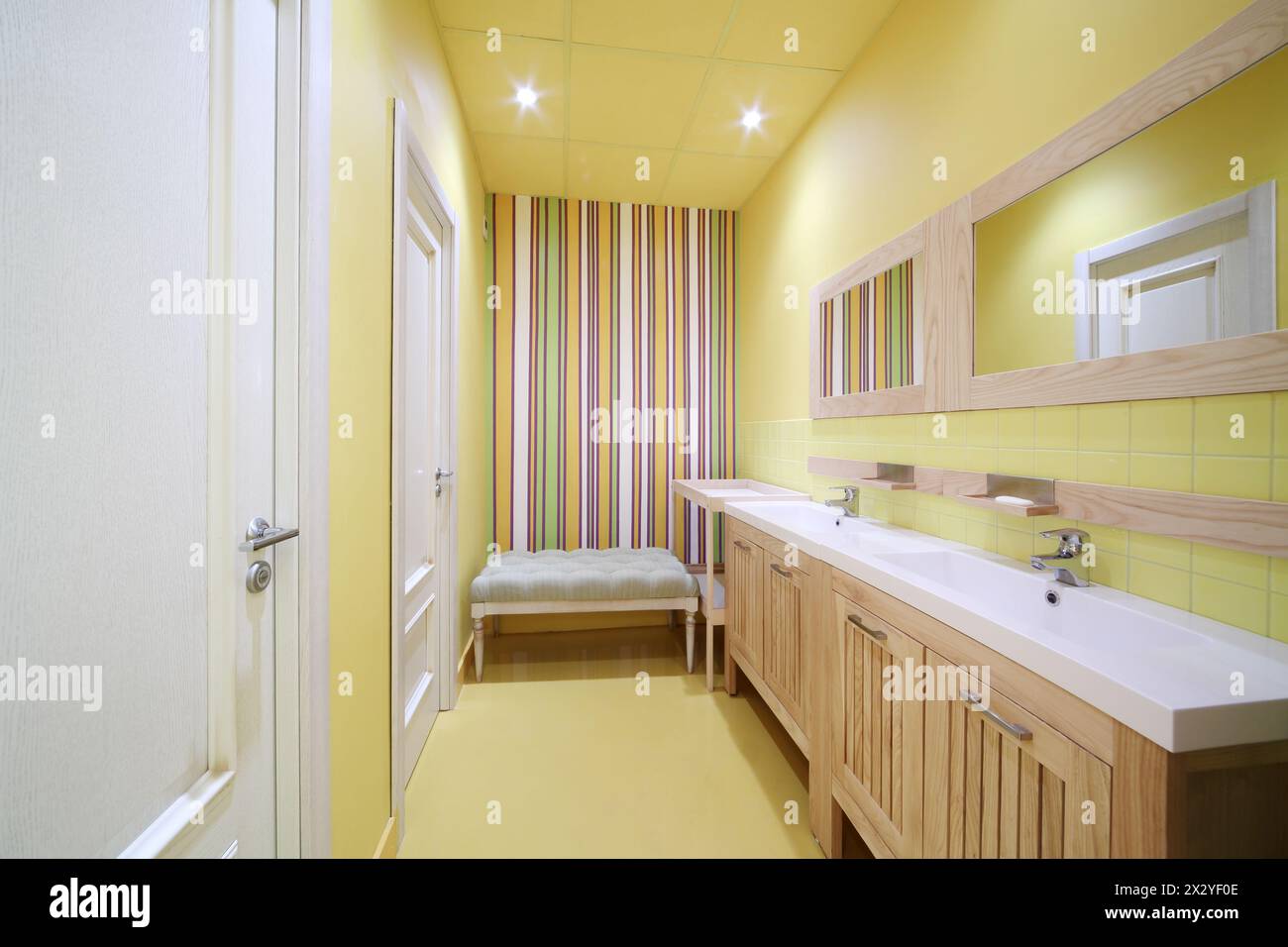 Restroom cafe hi-res stock photography and images - Alamy