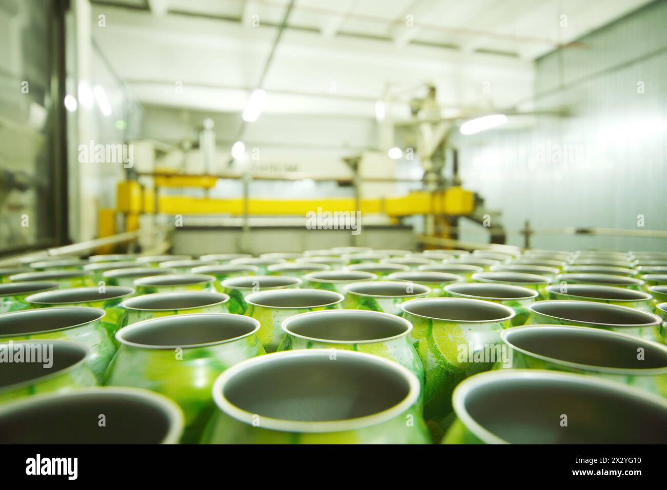 Empty aluminum cans hi-res stock photography and images - Alamy