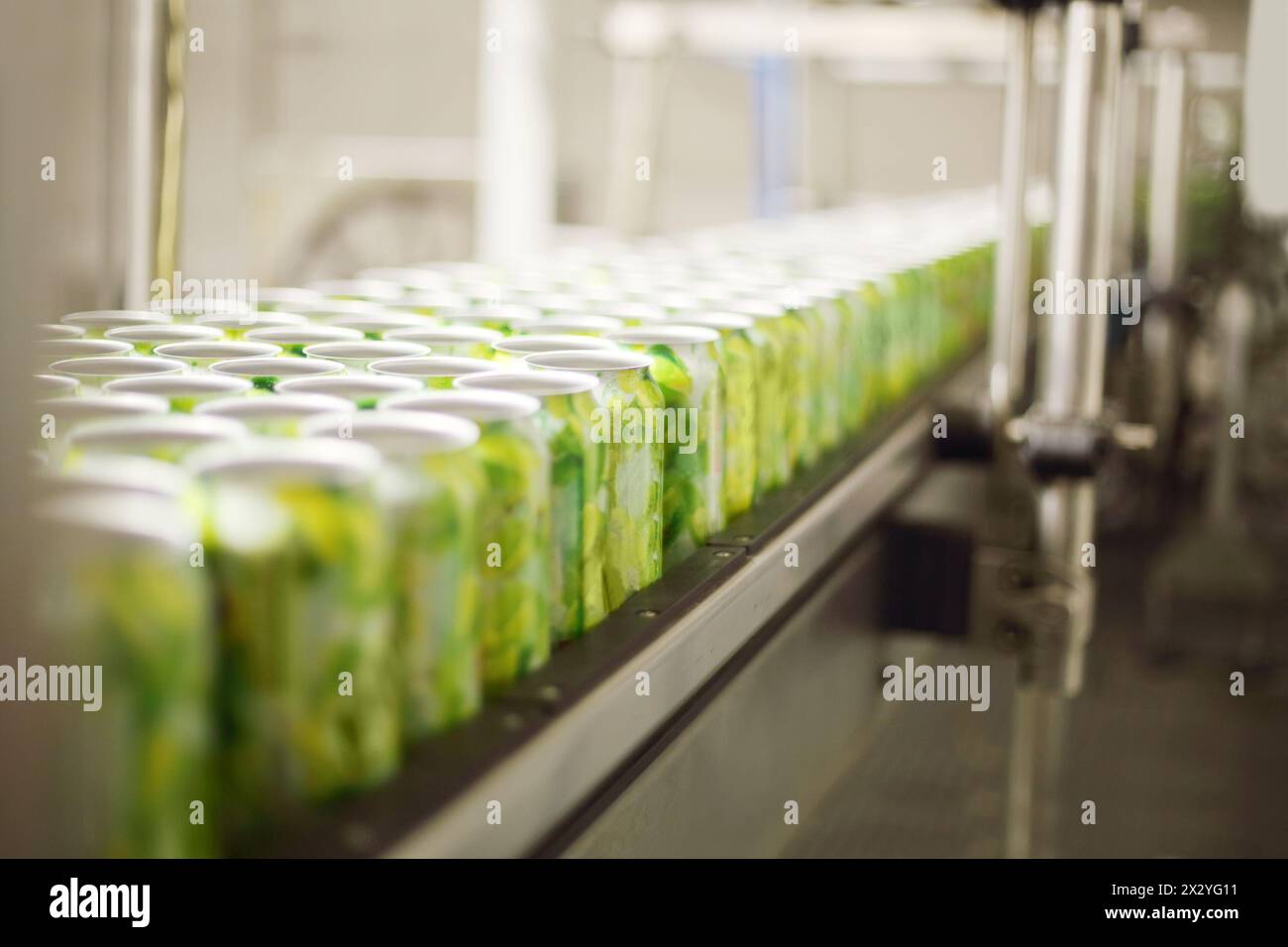 Empty aluminum cans hi-res stock photography and images - Alamy