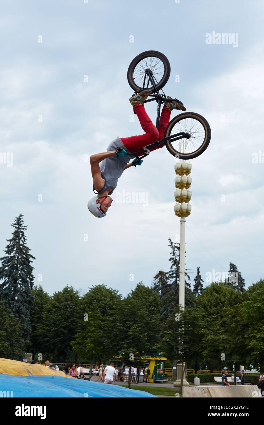 MOSCOW - AUG 4: Guy does somersaults on bike at All-Russian Exhibition ...
