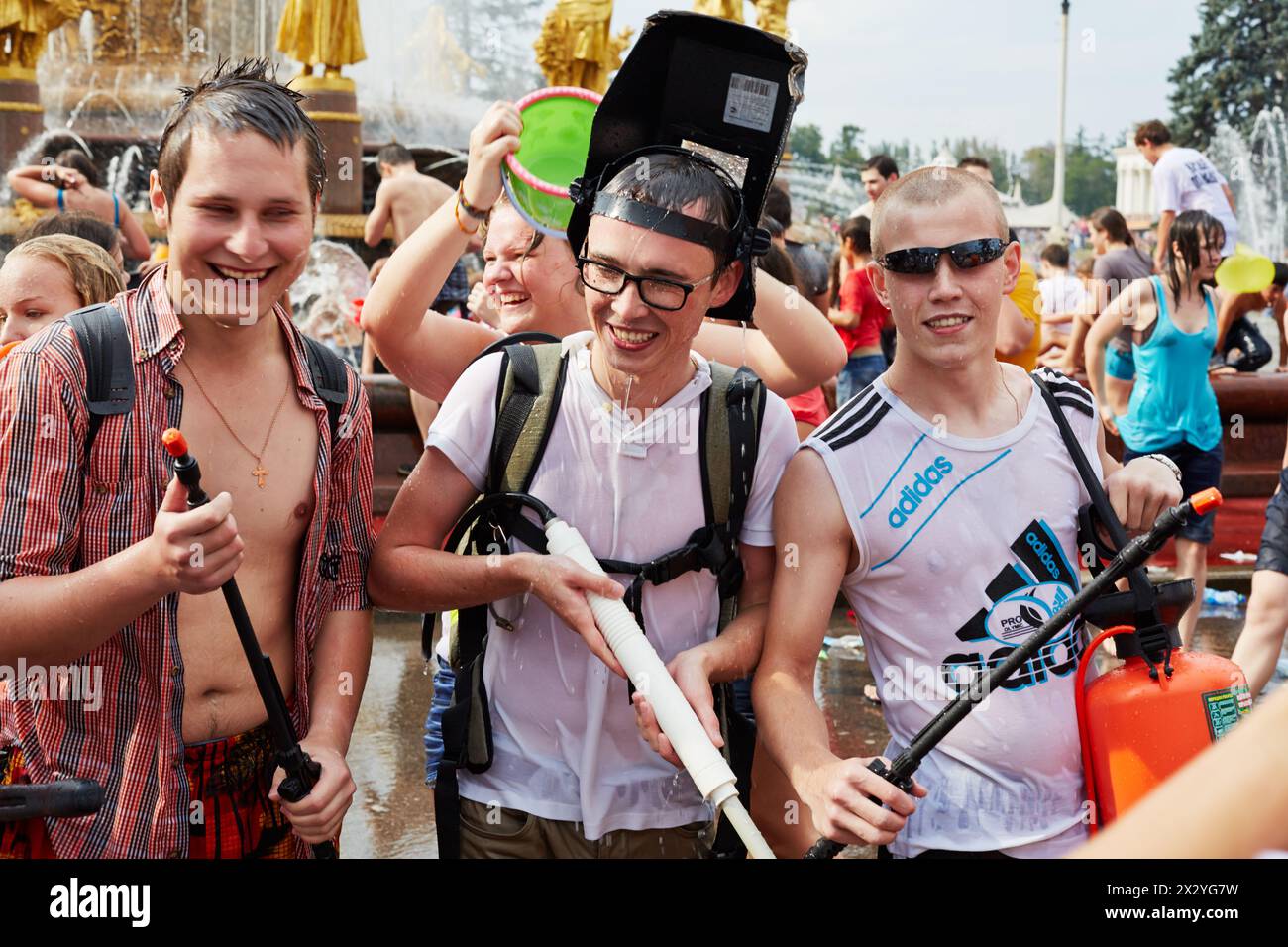 MOSCOW - AUG 4: Wet participants of traditional big water battle near ...