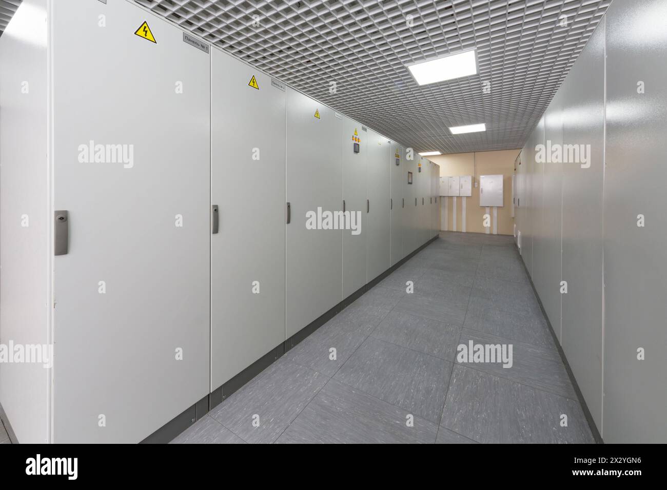 Data center aisle hi-res stock photography and images - Alamy