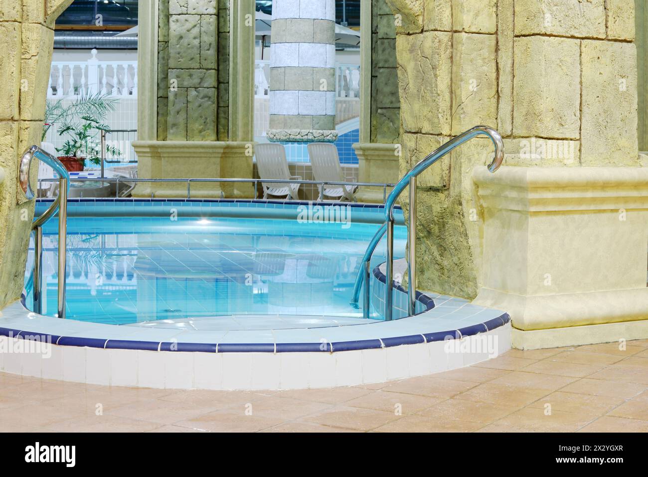 Swimming pool clear water columns hi-res stock photography and images ...