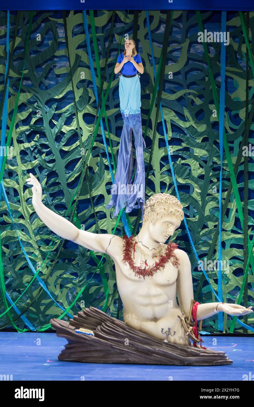 Figure little mermaid hi-res stock photography and images - Alamy