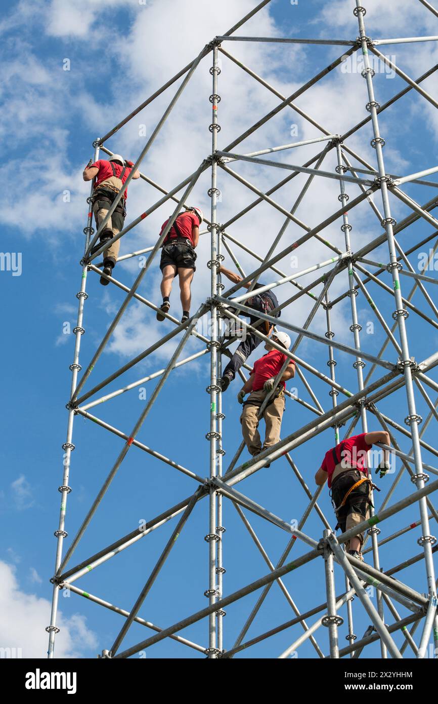 Workers working on scaffolding against a blue sky Stock Photo - Alamy