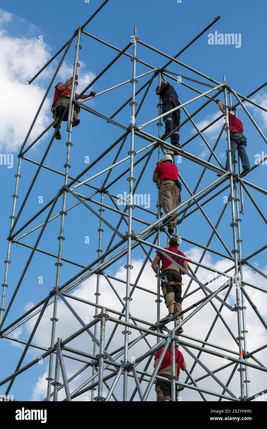 Workers make a work on scaffolding against a blue sky Stock Photo - Alamy