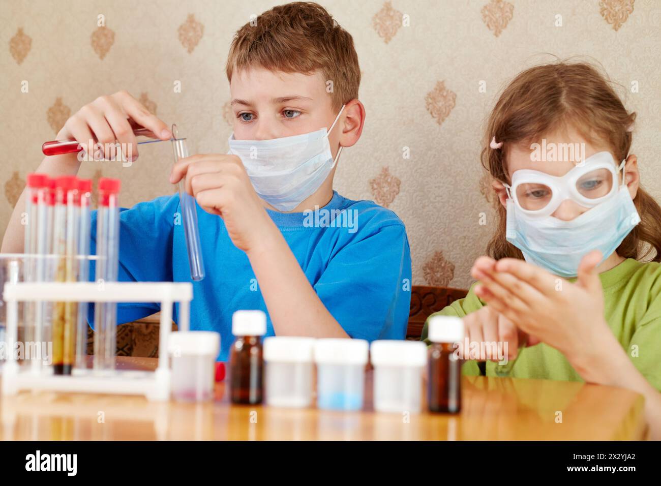 Chemical experiments for children hi-res stock photography and images ...