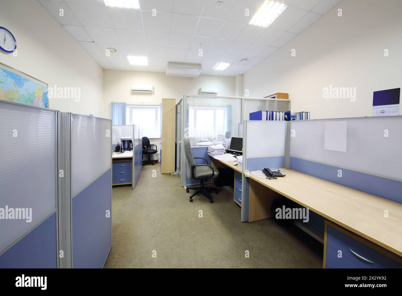 Empty office partition hi-res stock photography and images - Alamy