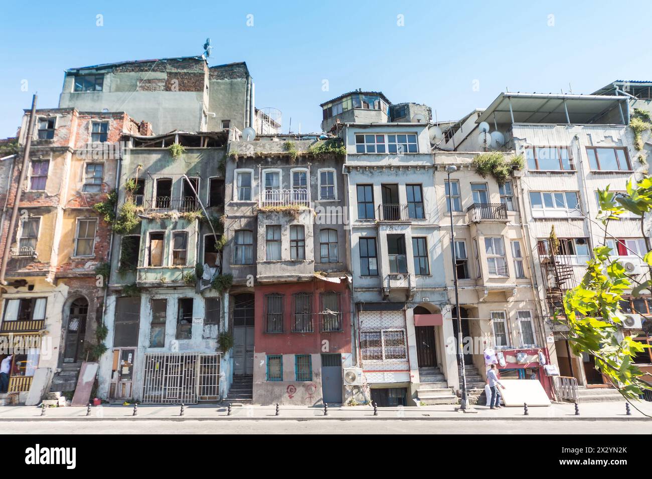 Abandon home with broken glass hi-res stock photography and images - Alamy