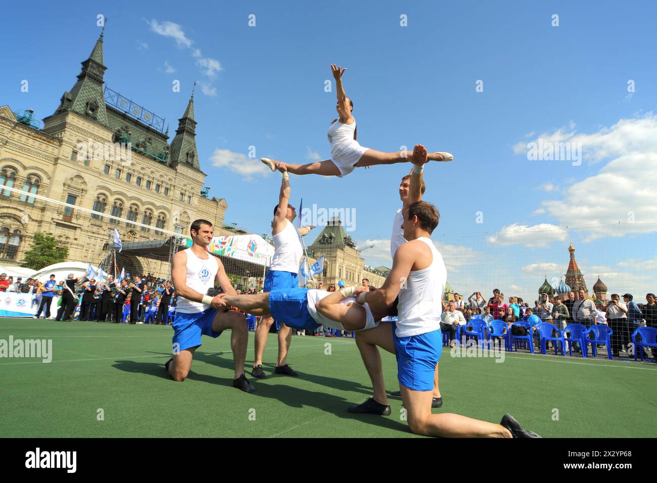 MOSCOW - MAY 26: Circus artists on the court Dynamo on VIII Forum Ready ...