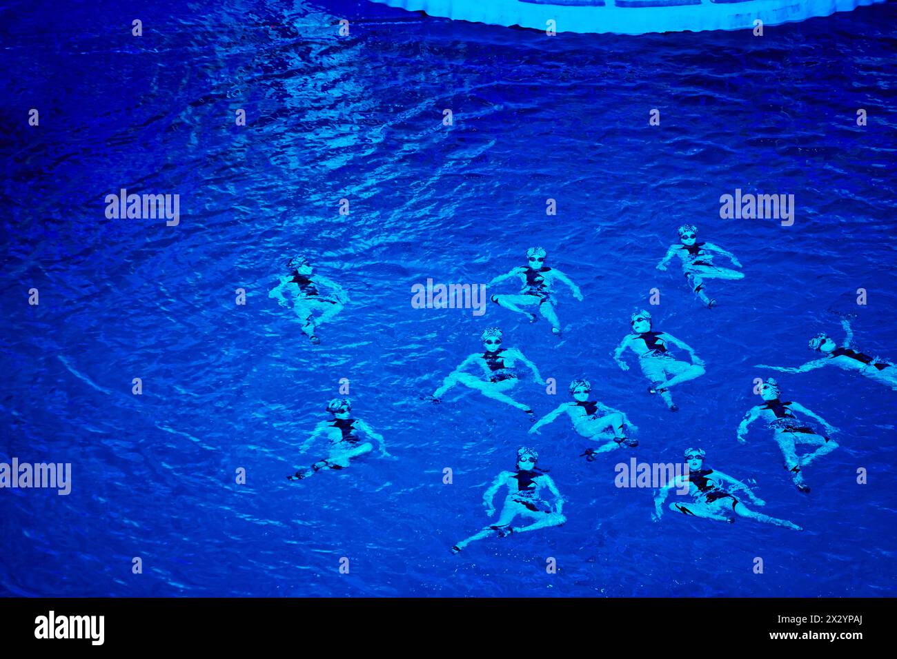 MOSCOW - JAN 4: Performance of synchronized swimmers in Swimming Pool ...