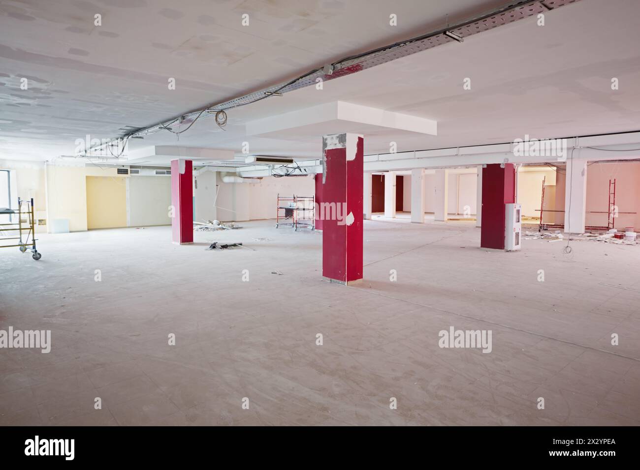 Empty floorspace hi-res stock photography and images - Alamy