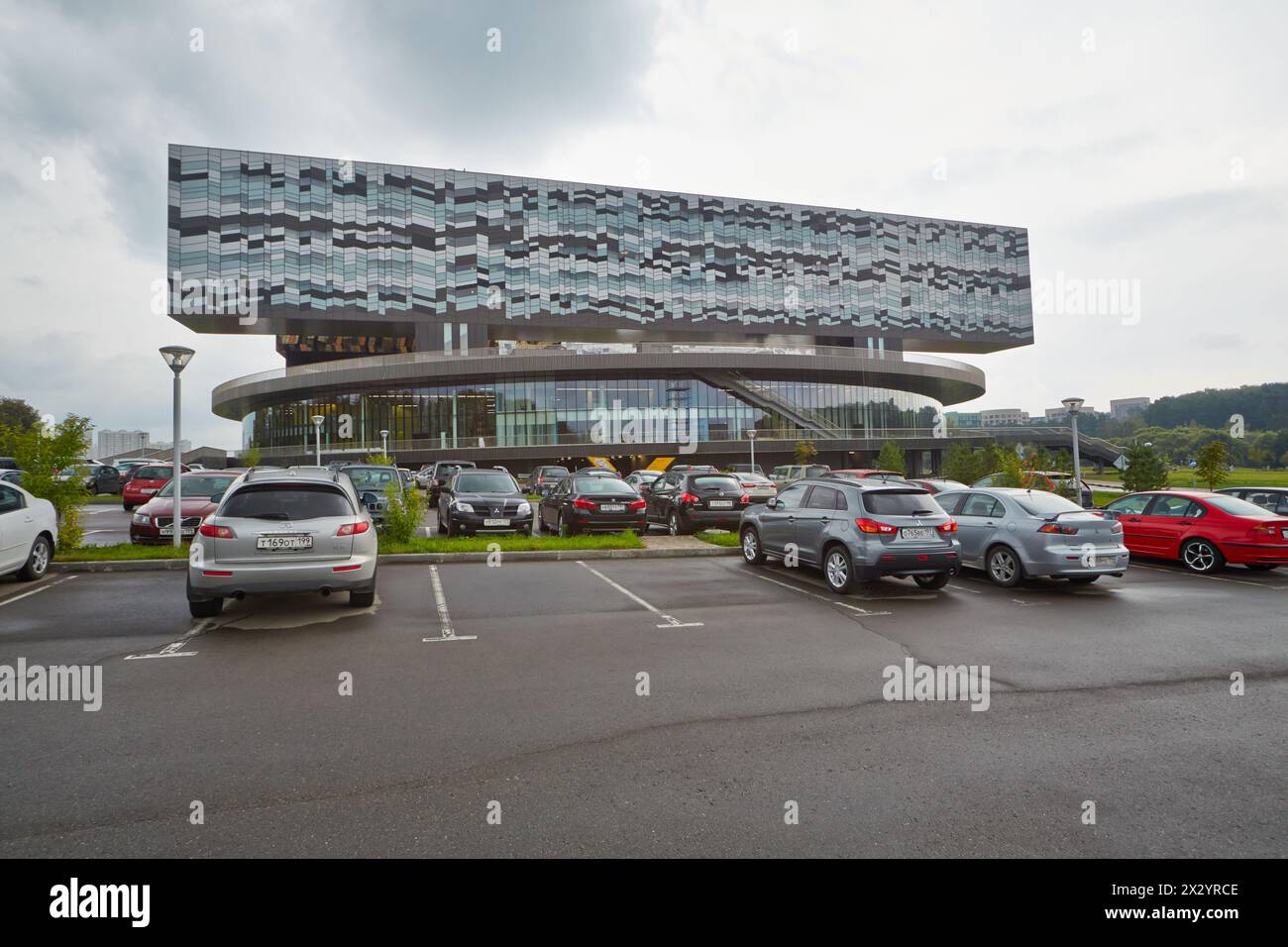 MOSCOW - AUG 20: Cars at parking near to Moscow School of Management in ...