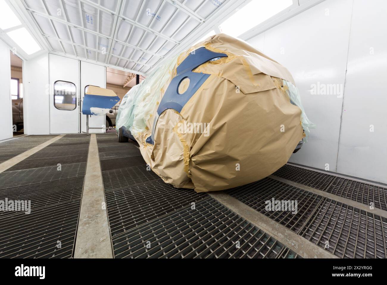 Car prepared painting in paint hi-res stock photography and images - Alamy