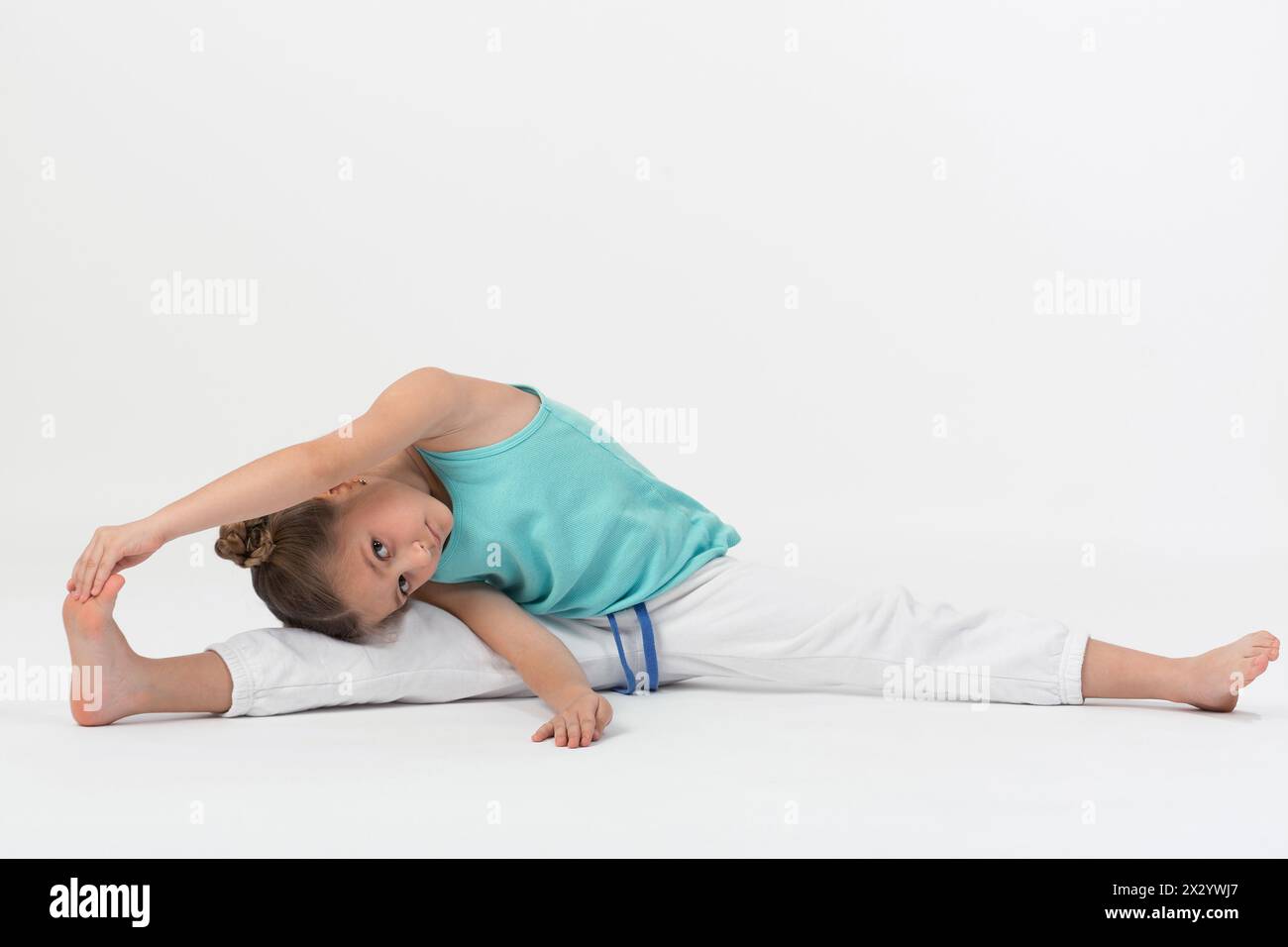 A girl makes gymnastic exercise sitting on splits Stock Photo - Alamy