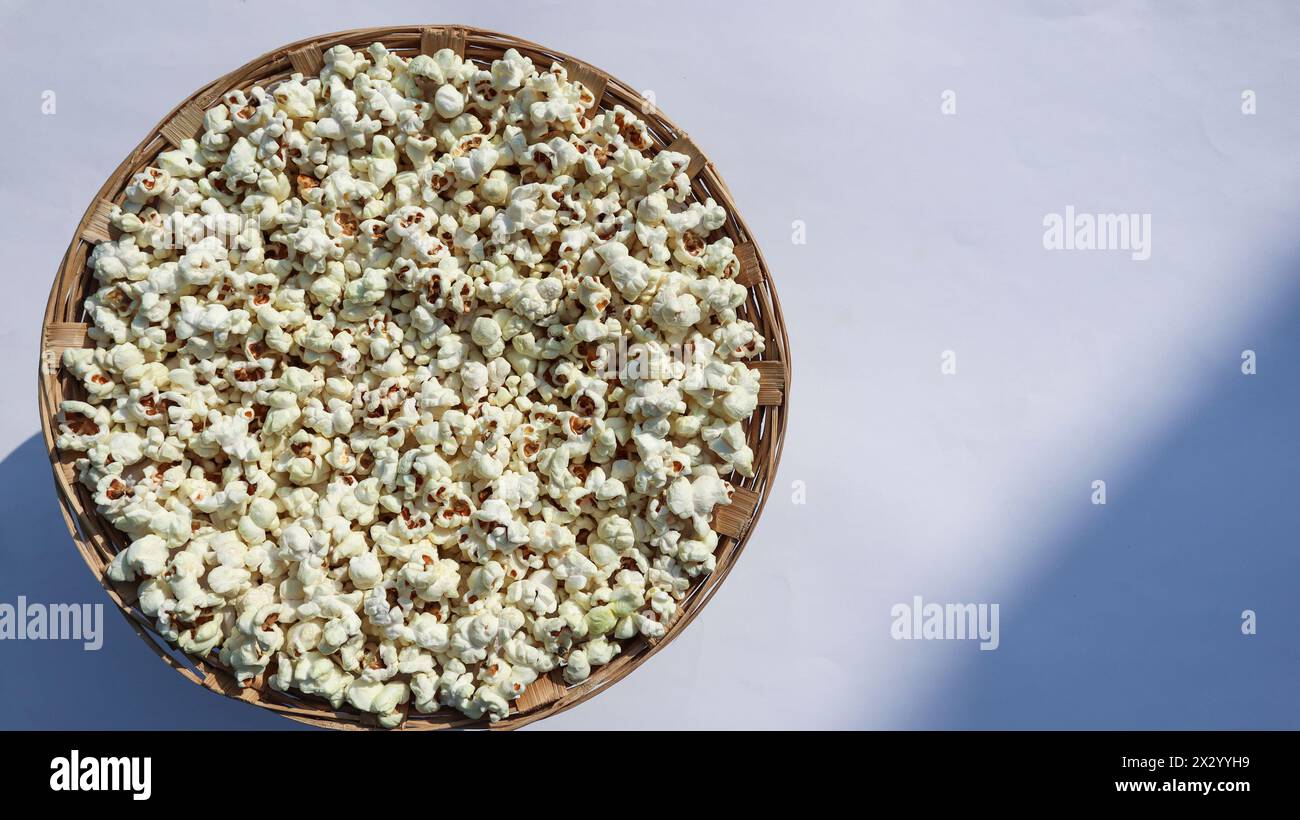 Snacks images hi-res stock photography and images - Alamy