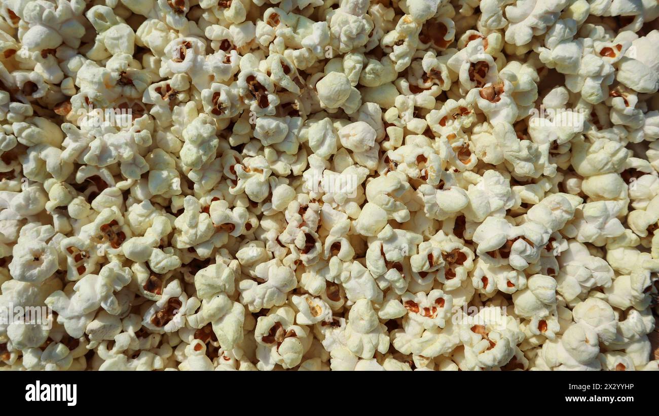 Backdrop of Fresh popcorns ready to eat. popcorn snacks Stock Photo - Alamy