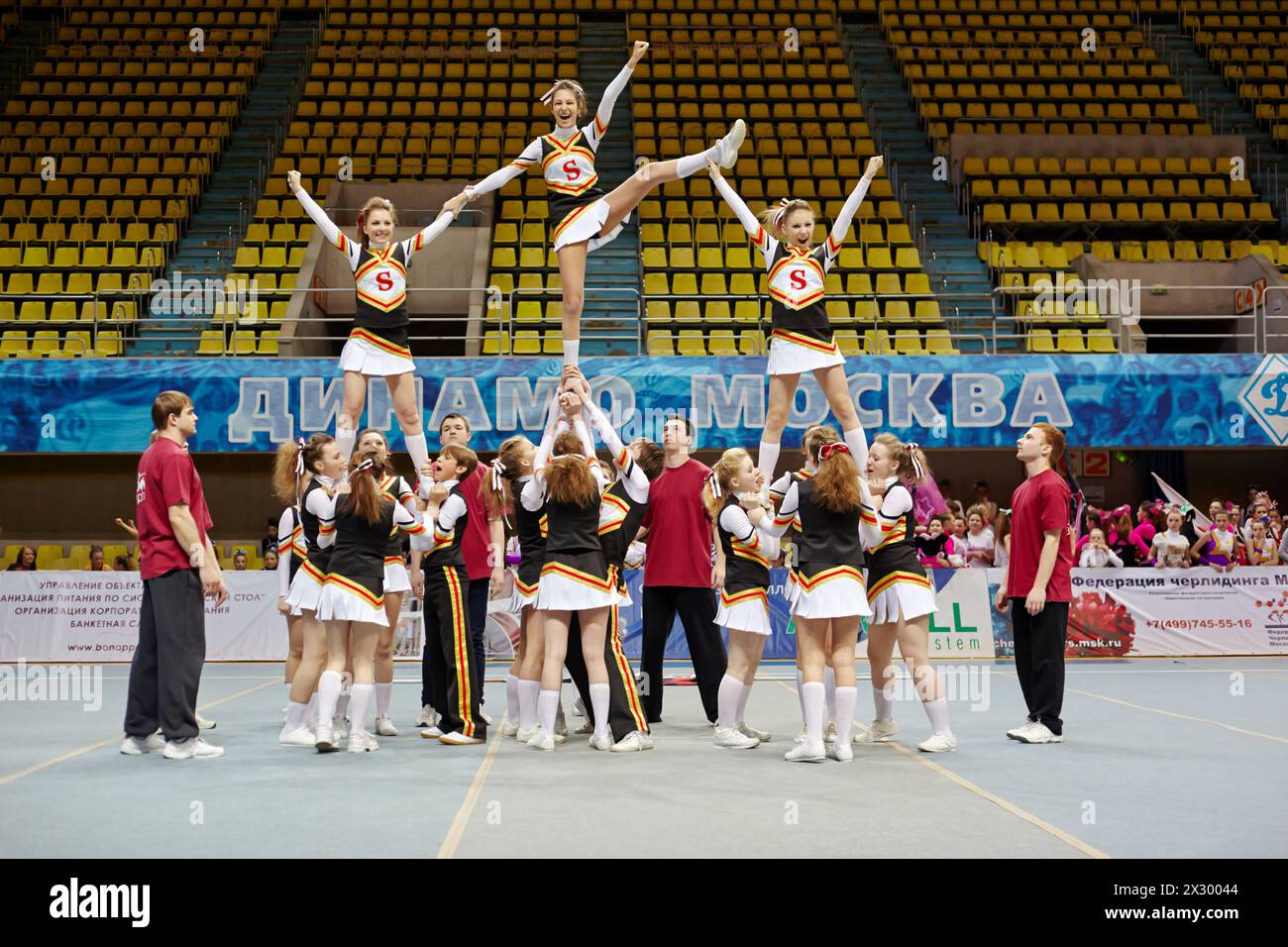 MOSCOW - MAR 24: Cheerleaders girl team performs stunt at Championship ...