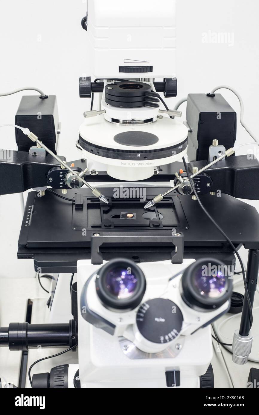 Electron lens hi-res stock photography and images - Alamy