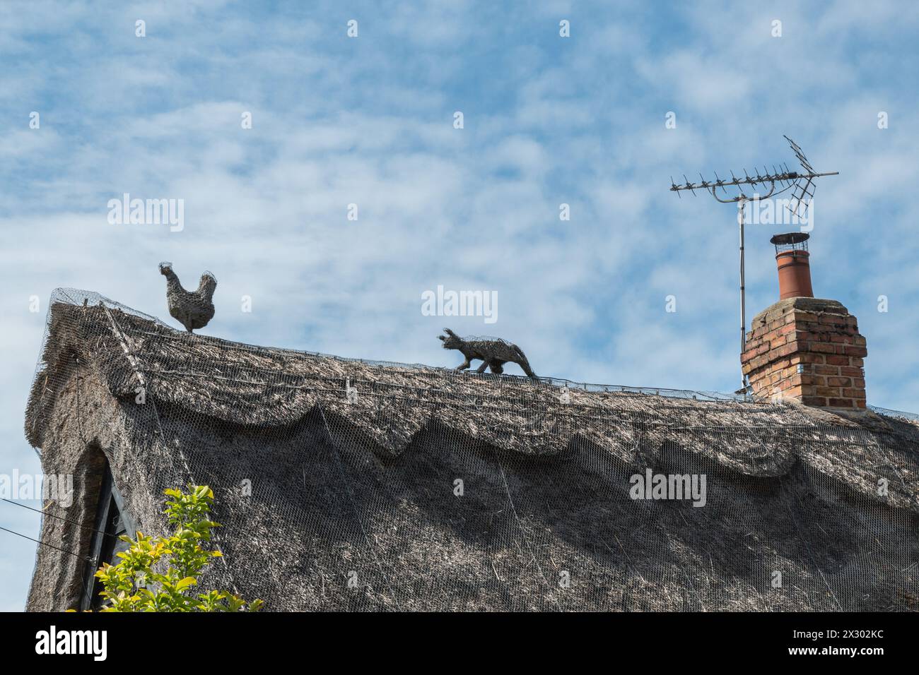 Thatched roof uk hi-res stock photography and images - Alamy