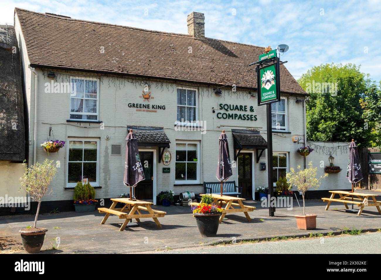 Exterior view of The Square and Compasses, a traditional British pub ...