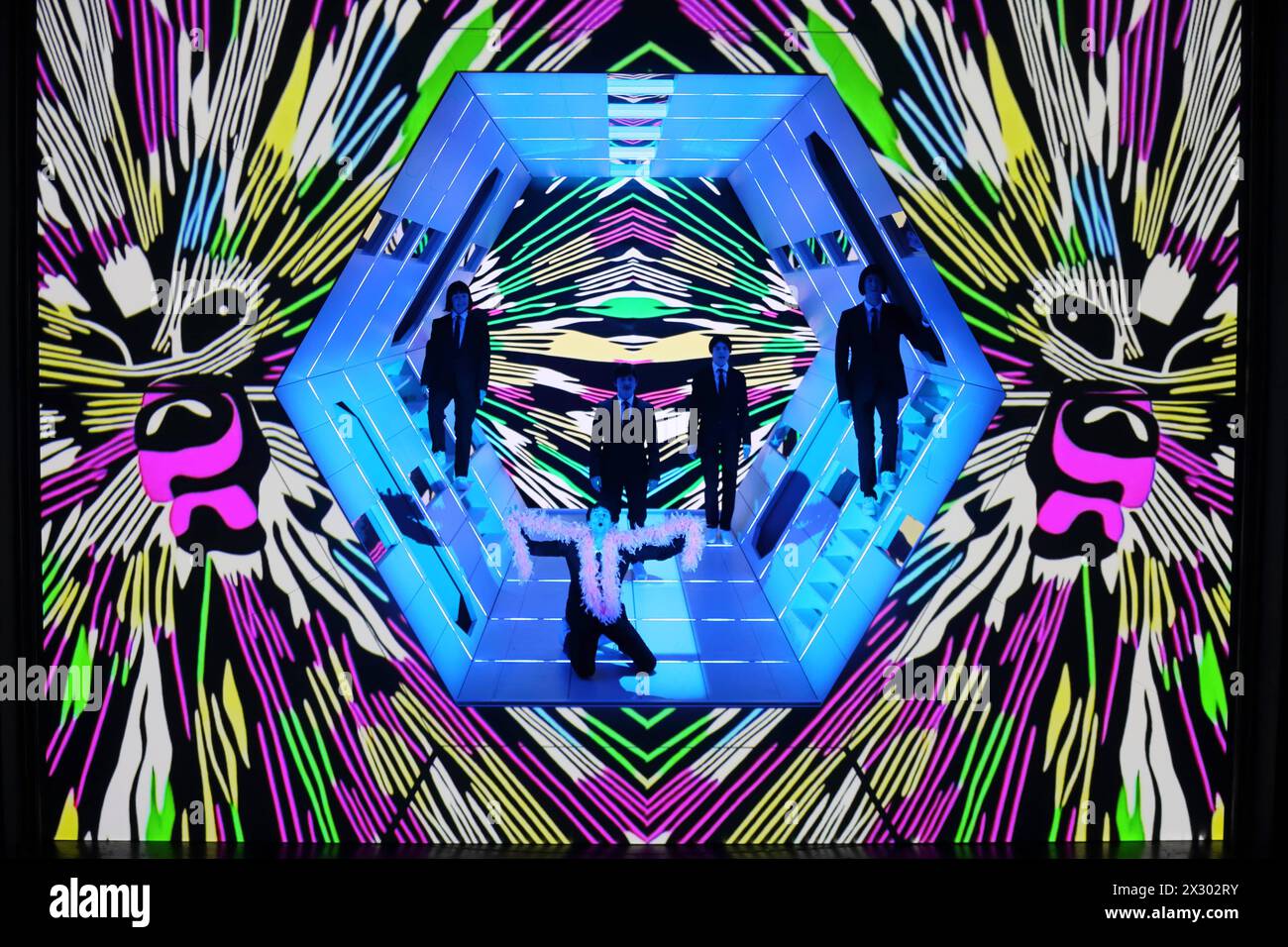 Maximilian Diehle sowie hinten v.l. Pauline Knof, Paul Zichner, Amelie ...