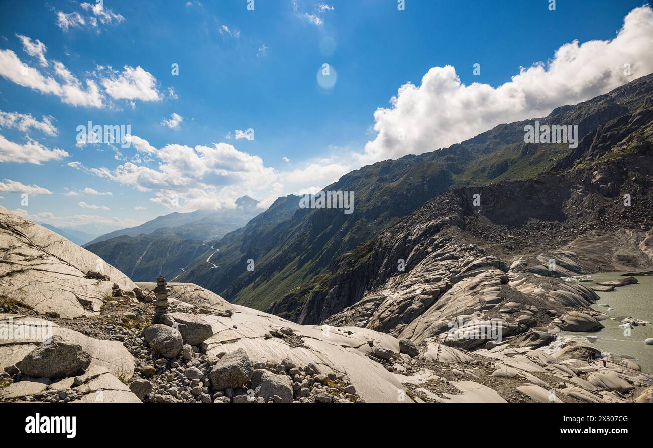 Blick von der Rhonequelle beim Gletschersee am Rhonegletscher in ...