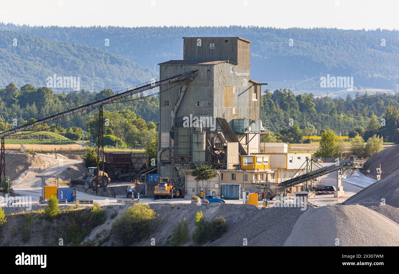 Die Firma Toggenburger baut mit dem eigenen Kieswerk im Rafzerfeld Kies ...