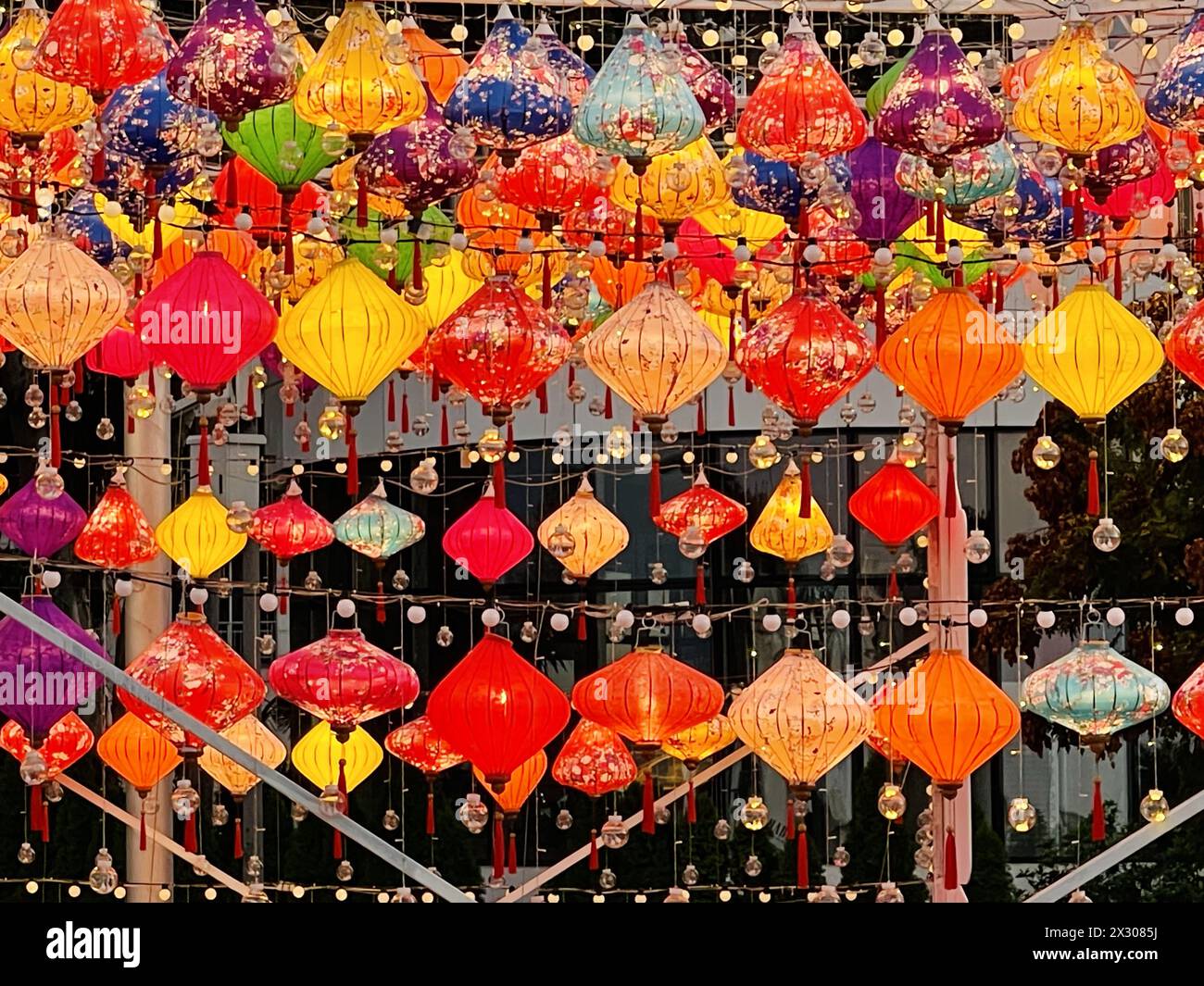 Shanghai street art hong kong hi-res stock photography and images - Alamy