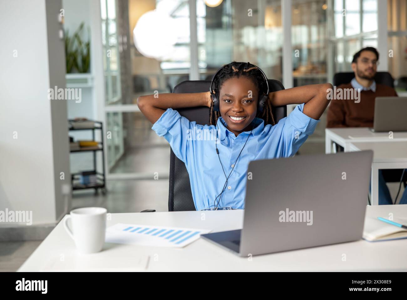 Consulting customer relaxed hi-res stock photography and images - Alamy
