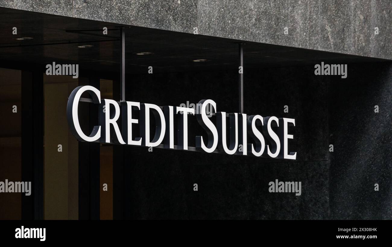 Zürich, Schweiz - 11. Januar 2021: Gebäudefront und Schriftzug der ...